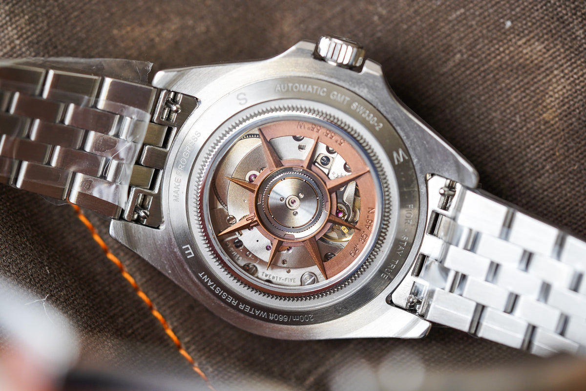 Nomadic Fior 555 GMT Emerald Abyss – Belmont Watches