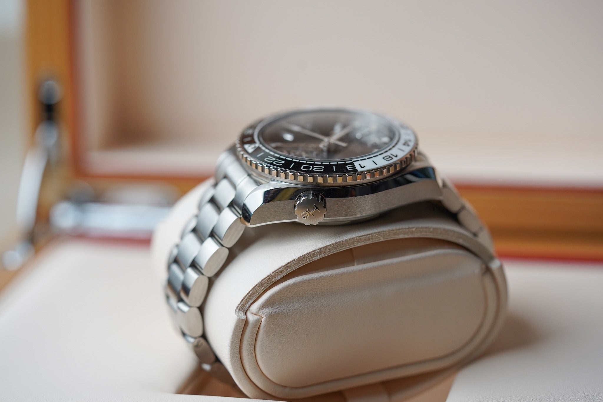 Omega Seamaster Planet Ocean GMT 43.5mm "Oreo" 215.30.44.22.01.001 ...